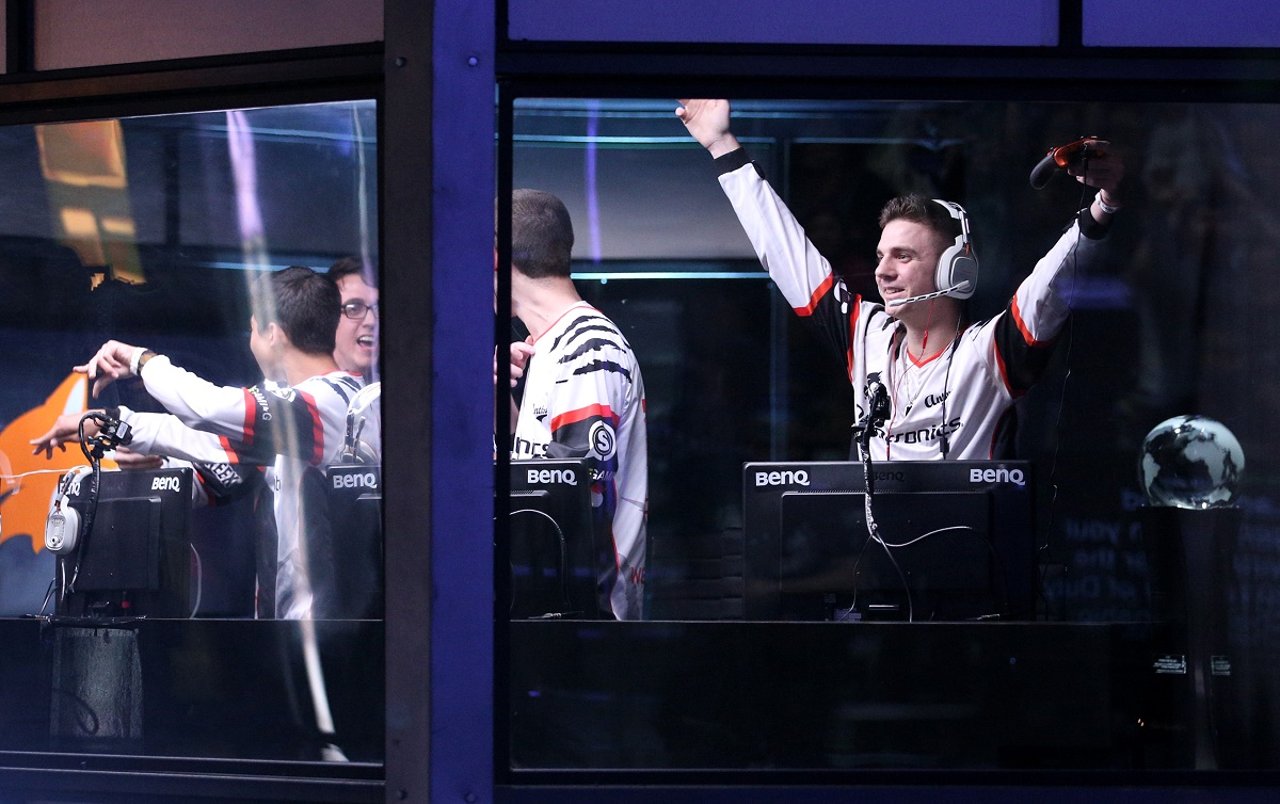 Former World Champ James Crowder Coaches Faze Clan | PGT