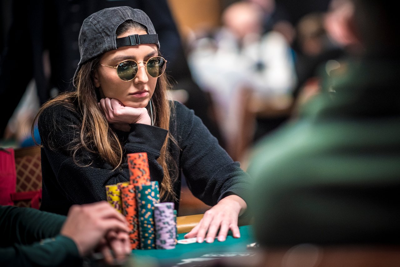 Kelly Minkin Makes Feature Table Debut, Day 5 of the Main Event Live on ...